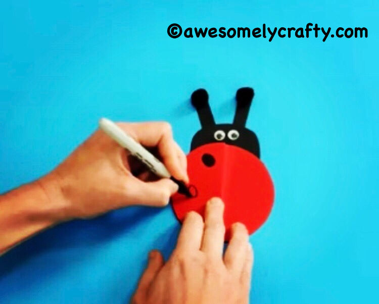 3D Ladybug Craft - Awesomelycrafty
