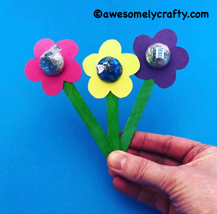 10 Easy Flower Crafts - Awesomelycrafty